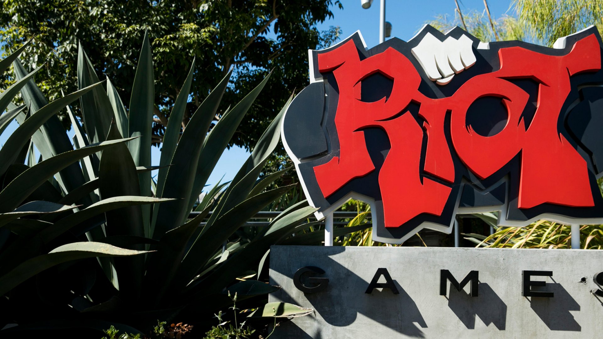 Over 150 Riot Games Employees Walked Out to Protest Forced Arbitration ...